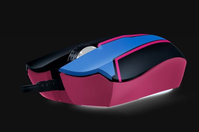 Une souris et un tapis D.Va Overwatch par Razer
